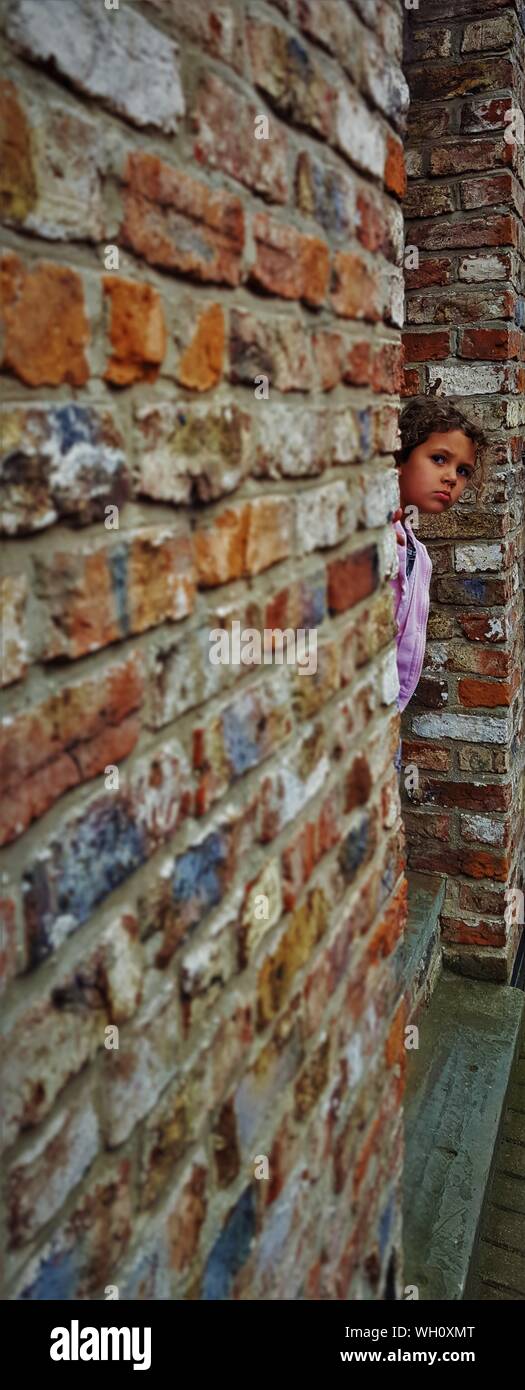 Around the wall hi-res stock photography and images - Alamy