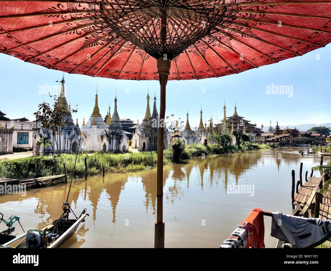 Water reflection temple hi-res stock photography and images - Alamy