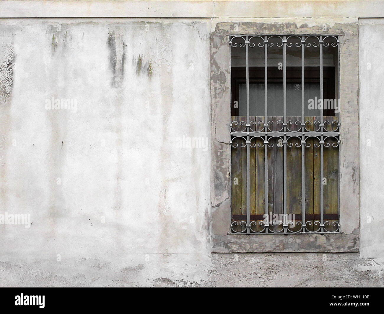Window and wall of house hi-res stock photography and images - Alamy