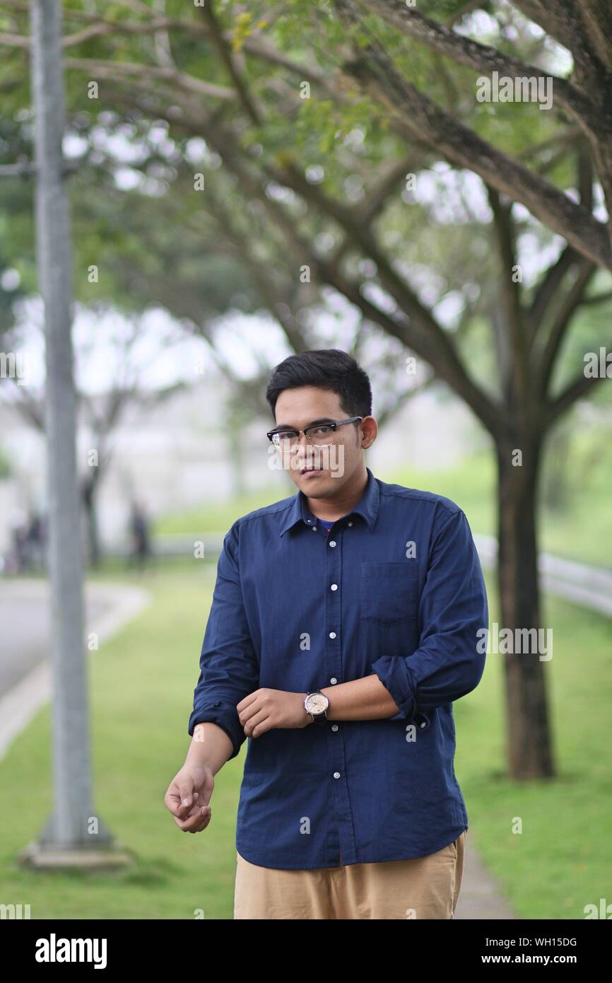 Man rolling up sleeve hi-res stock photography and images - Alamy