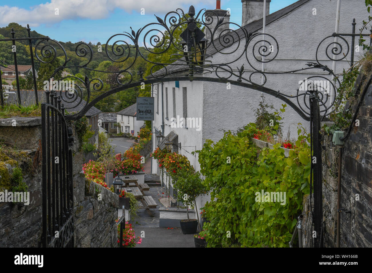 London Inn Pub at St Neots in Cornwall Stock Photo - Alamy