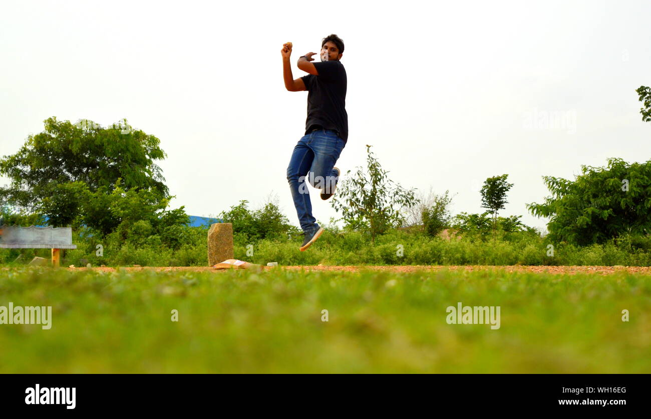 Playing cricket ball hi-res stock photography and images - Alamy