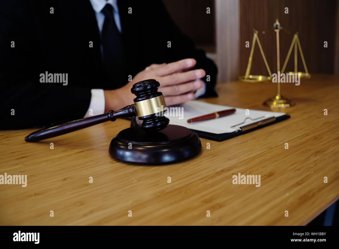 Court room judge hi-res stock photography and images - Alamy