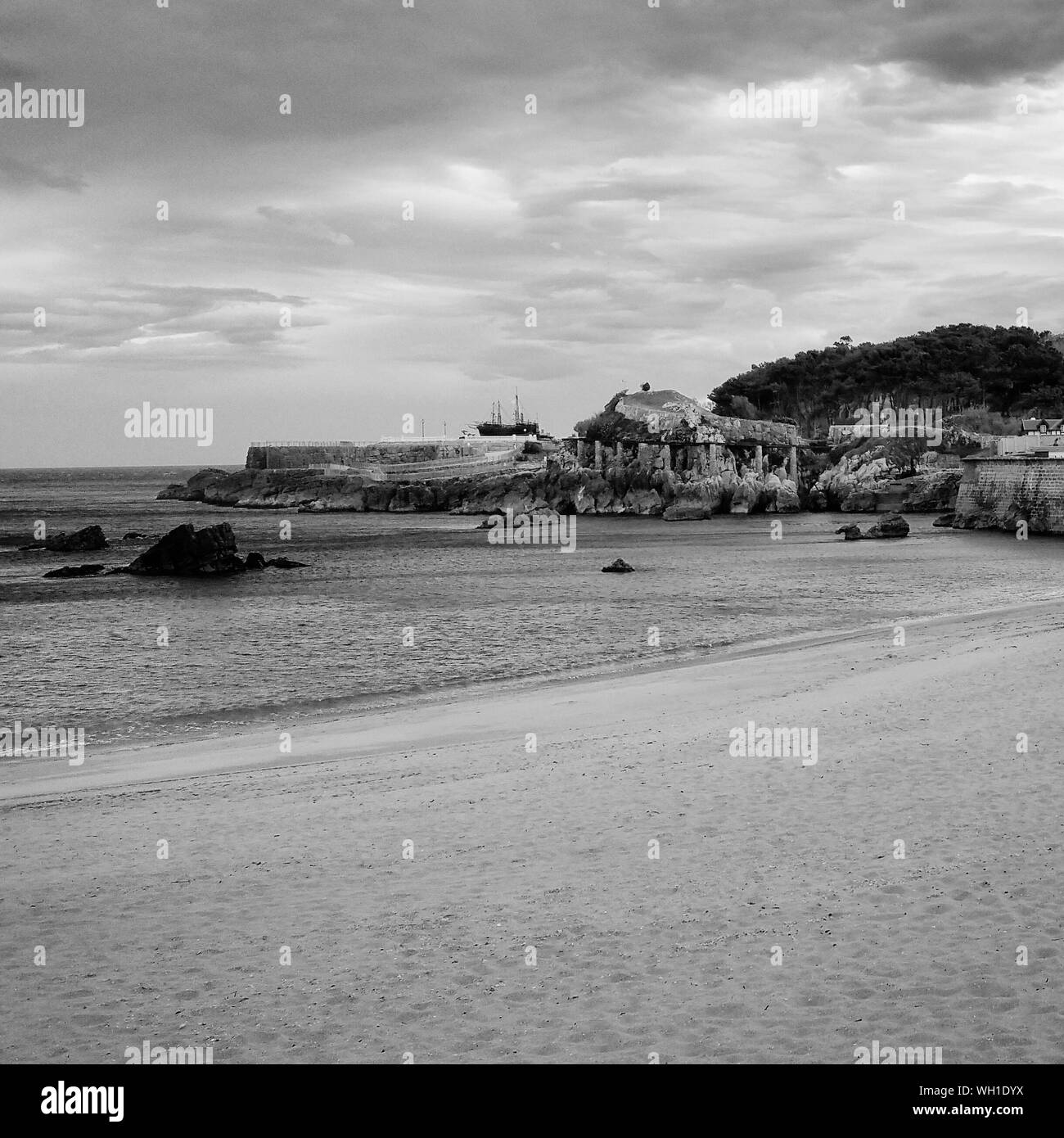 Old ruins beach hi-res stock photography and images - Alamy