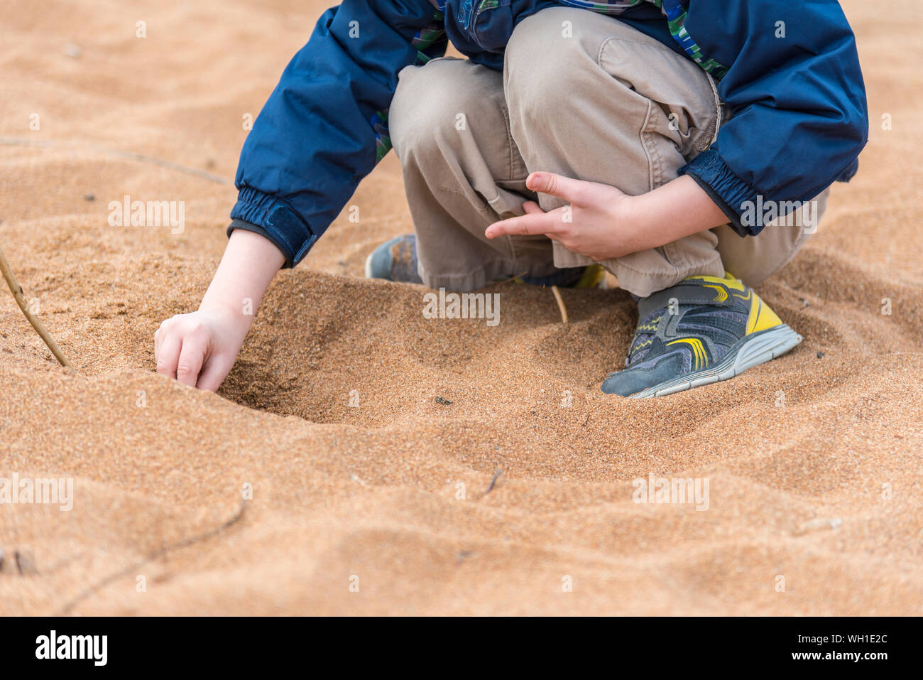 Boy digging sand hi-res stock photography and images - Alamy