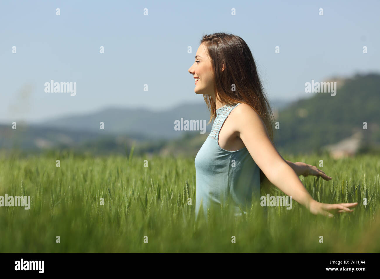 Side view portrait of a happy woman walking in a wheat field Stock ...