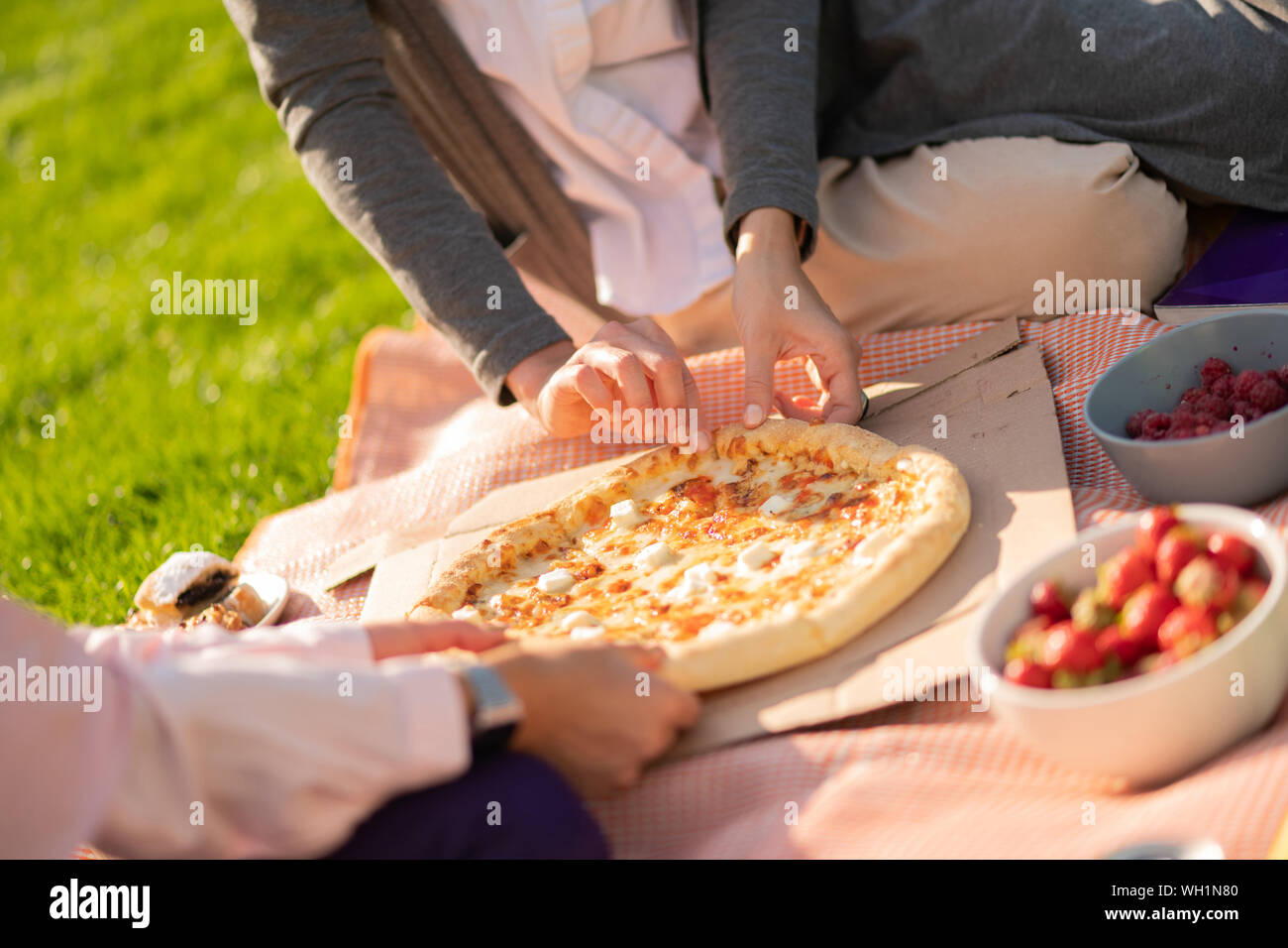 Two students eating pizza and fruits while having lunch Stock Photo - Alamy
