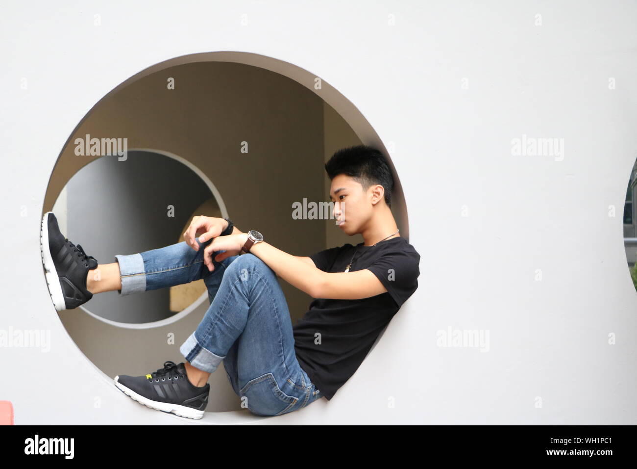 Circle side view hi-res stock photography and images - Alamy