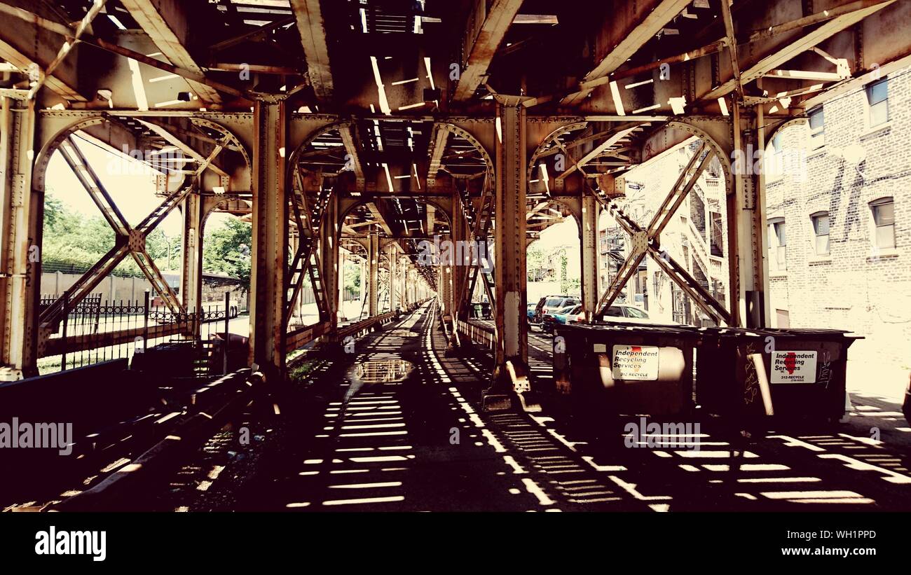 Under rail bridge hi-res stock photography and images - Alamy