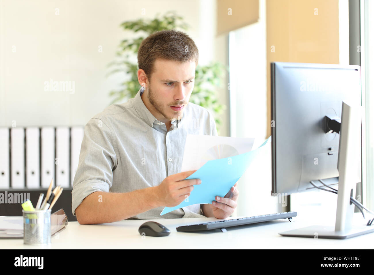 Bad documents hi-res stock photography and images - Alamy