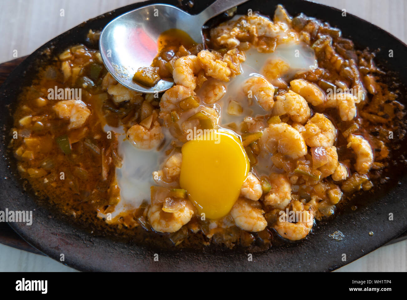 Famous filipino food - sizzling gambas, Philippines Stock Photo - Alamy