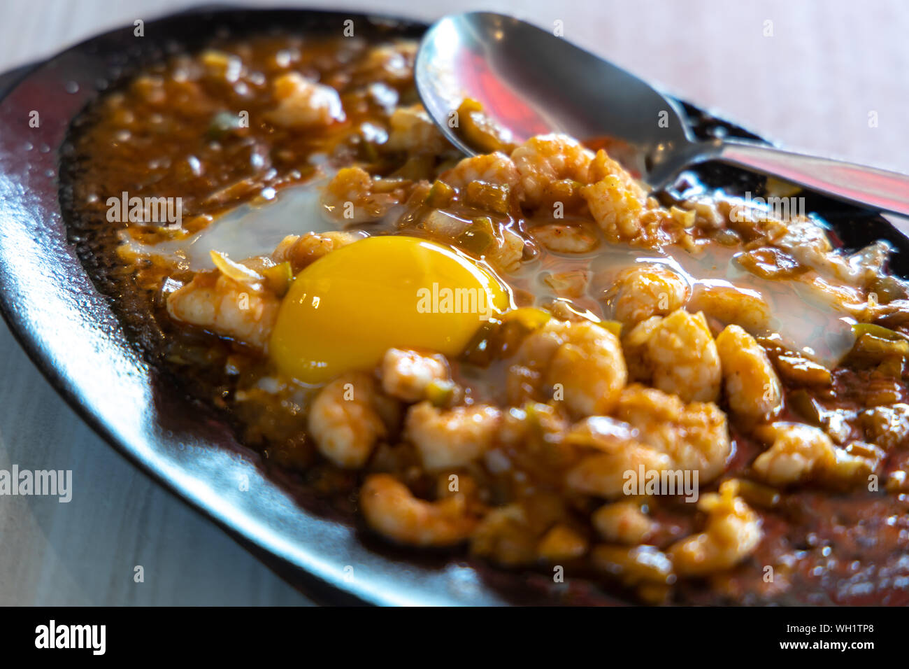 Famous filipino food - sizzling gambas, Philippines Stock Photo - Alamy
