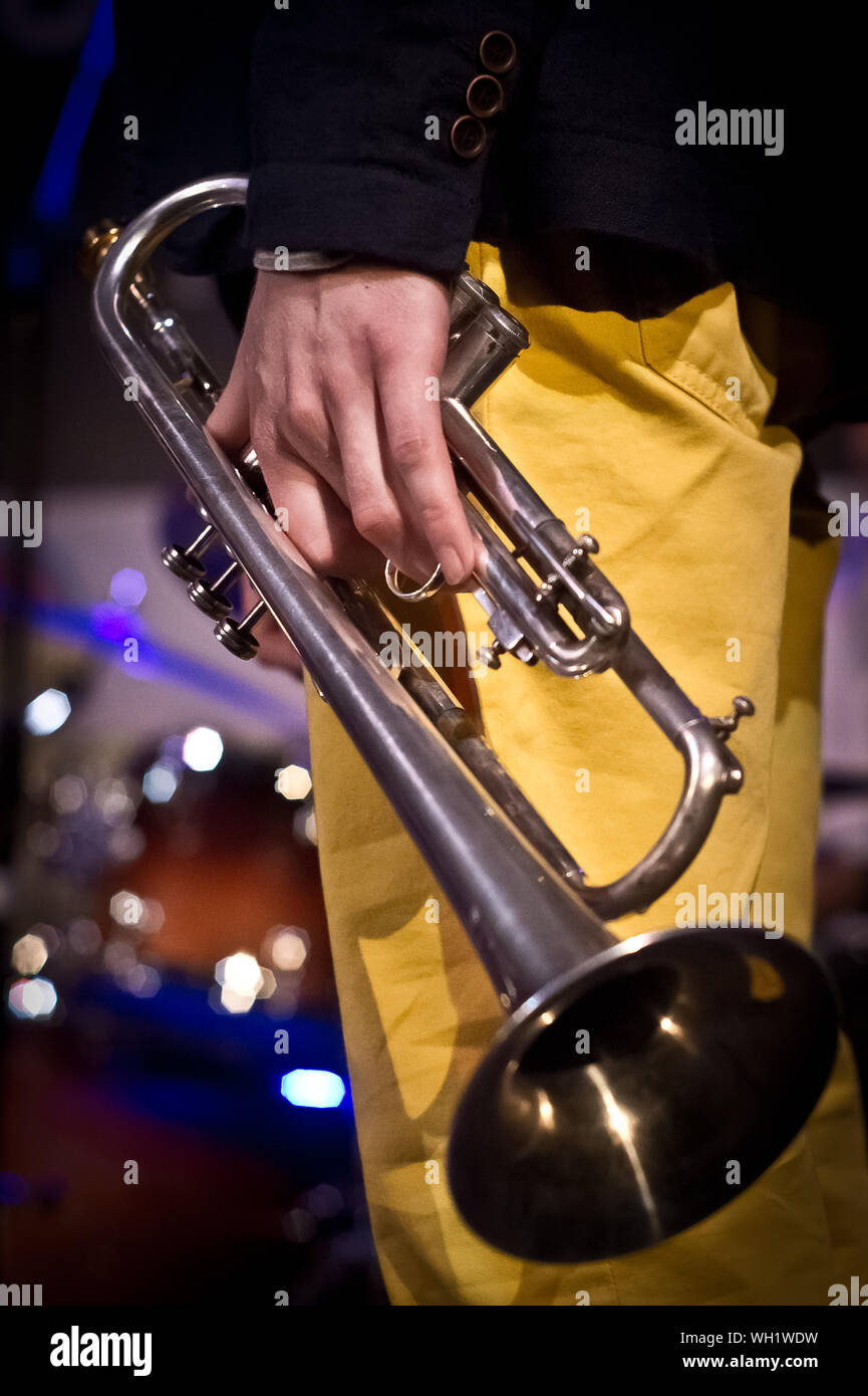 Hand holding trumpet hi-res stock photography and images - Alamy