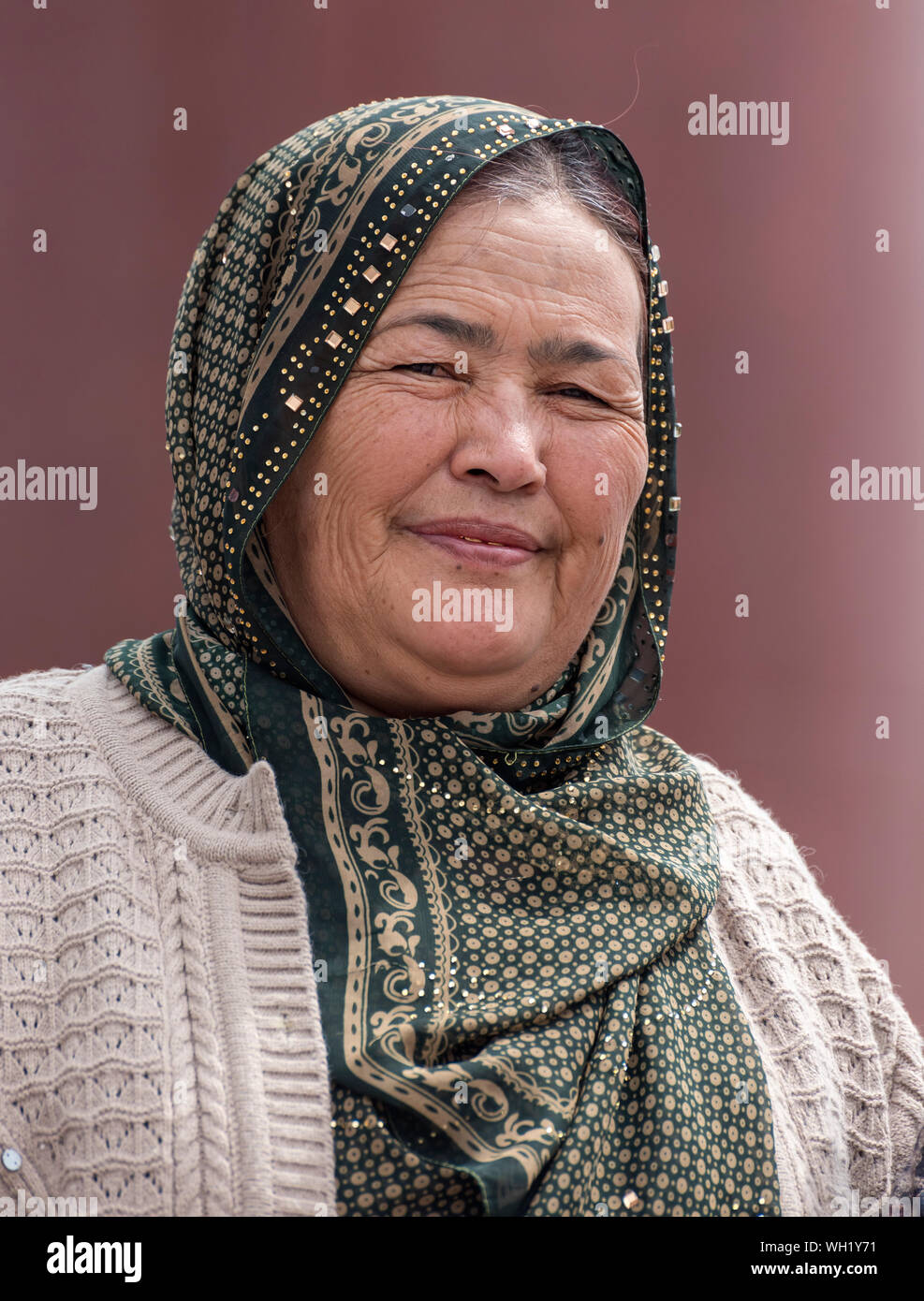 Uzbek woman portrait hi-res stock photography and images - Alamy