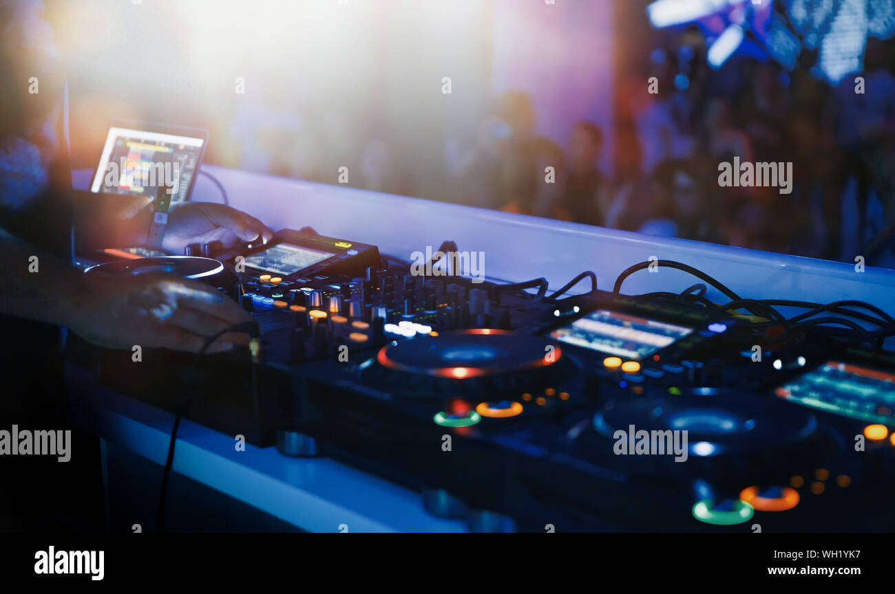 Female disc jockey hi-res stock photography and images - Alamy