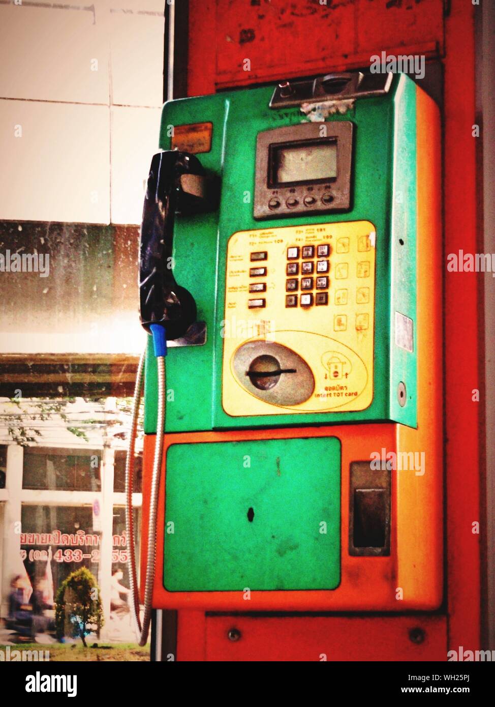 Push button pay phone hi-res stock photography and images - Alamy