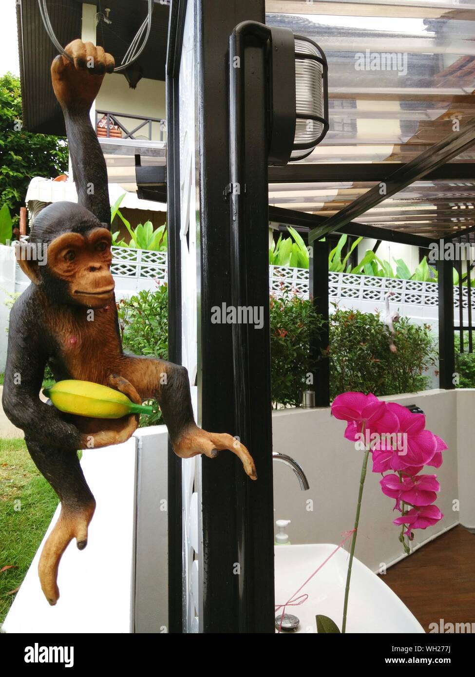 Open front window hi-res stock photography and images - Alamy