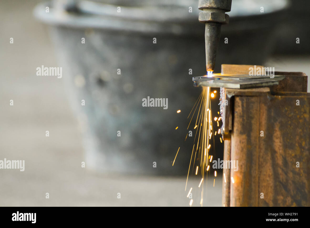 Sheet cutting machine hi-res stock photography and images - Alamy