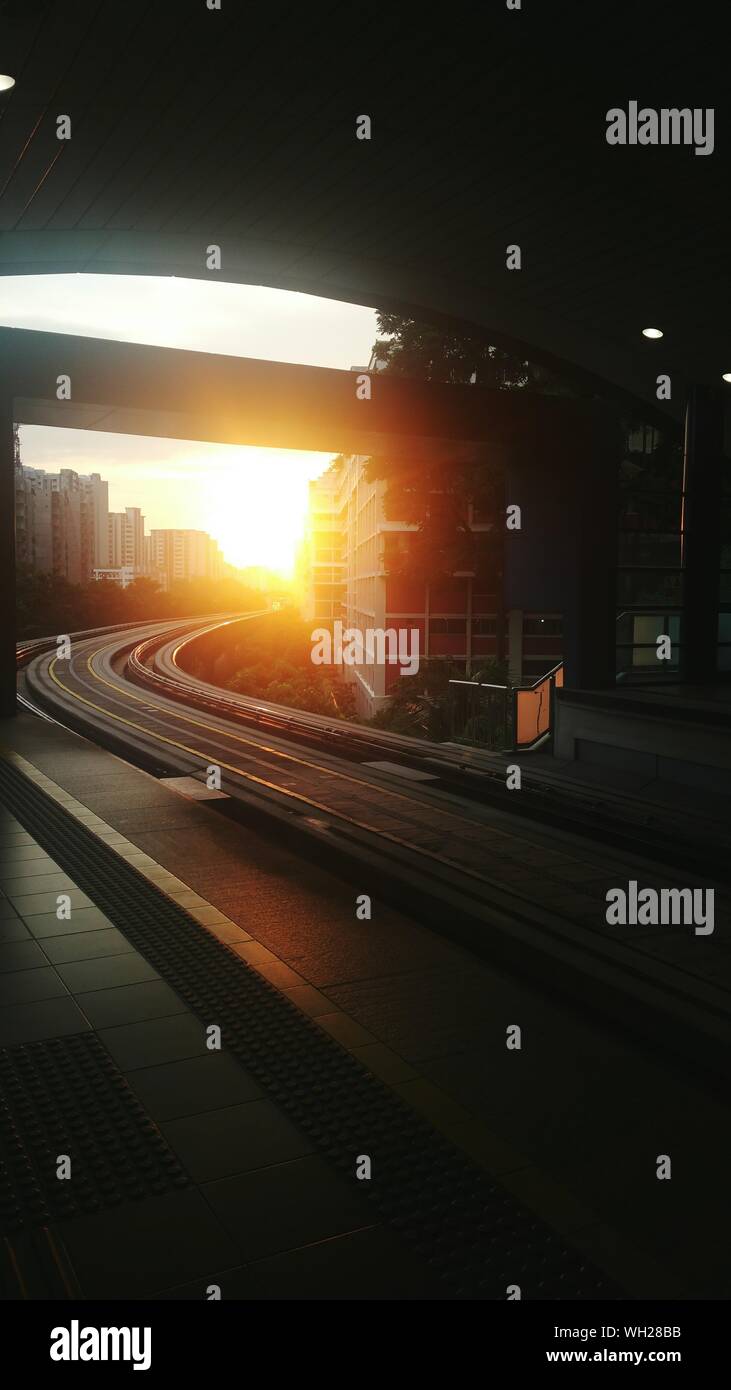 Railroad tracks sunrise hi-res stock photography and images - Alamy