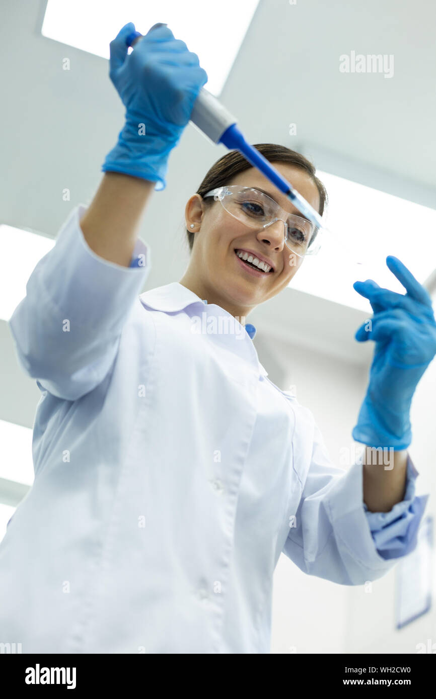 Positive female lab assistant hi-res stock photography and images - Alamy