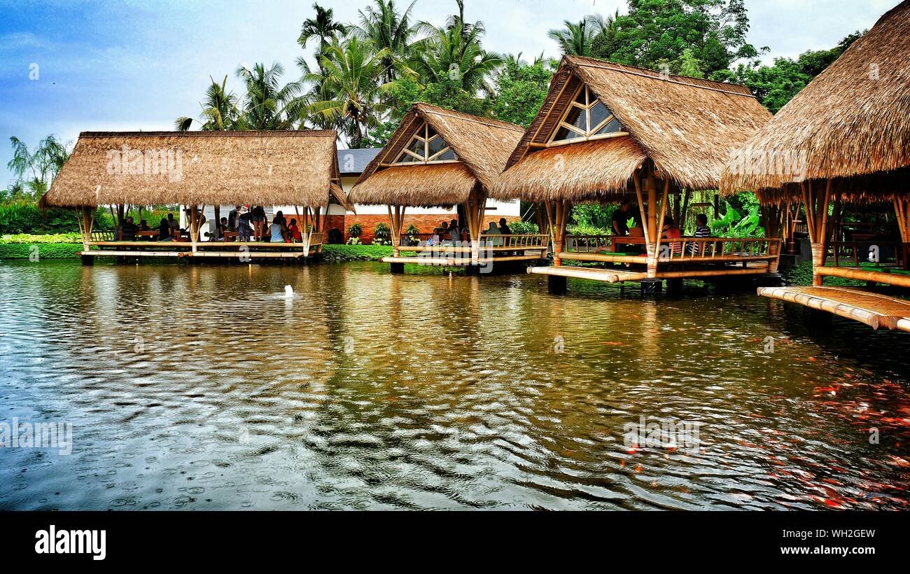 Restaurant lake hi-res stock photography and images - Alamy
