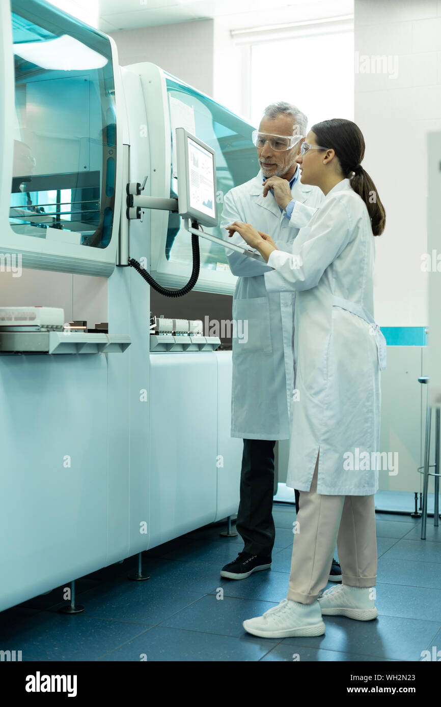Female laboratory assistant standing hi-res stock photography and ...