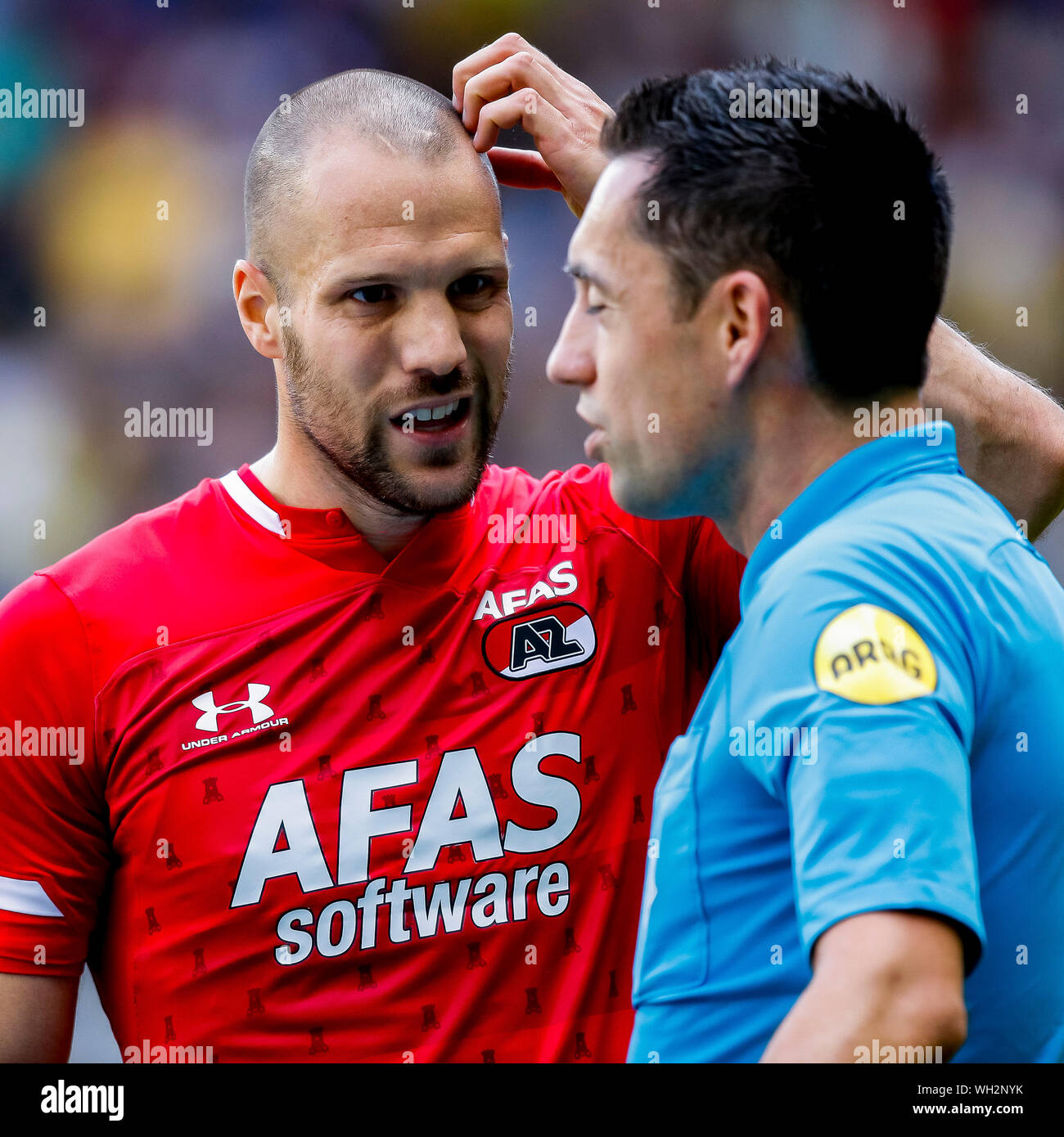 Referee talking to player hi-res stock photography and images - Alamy