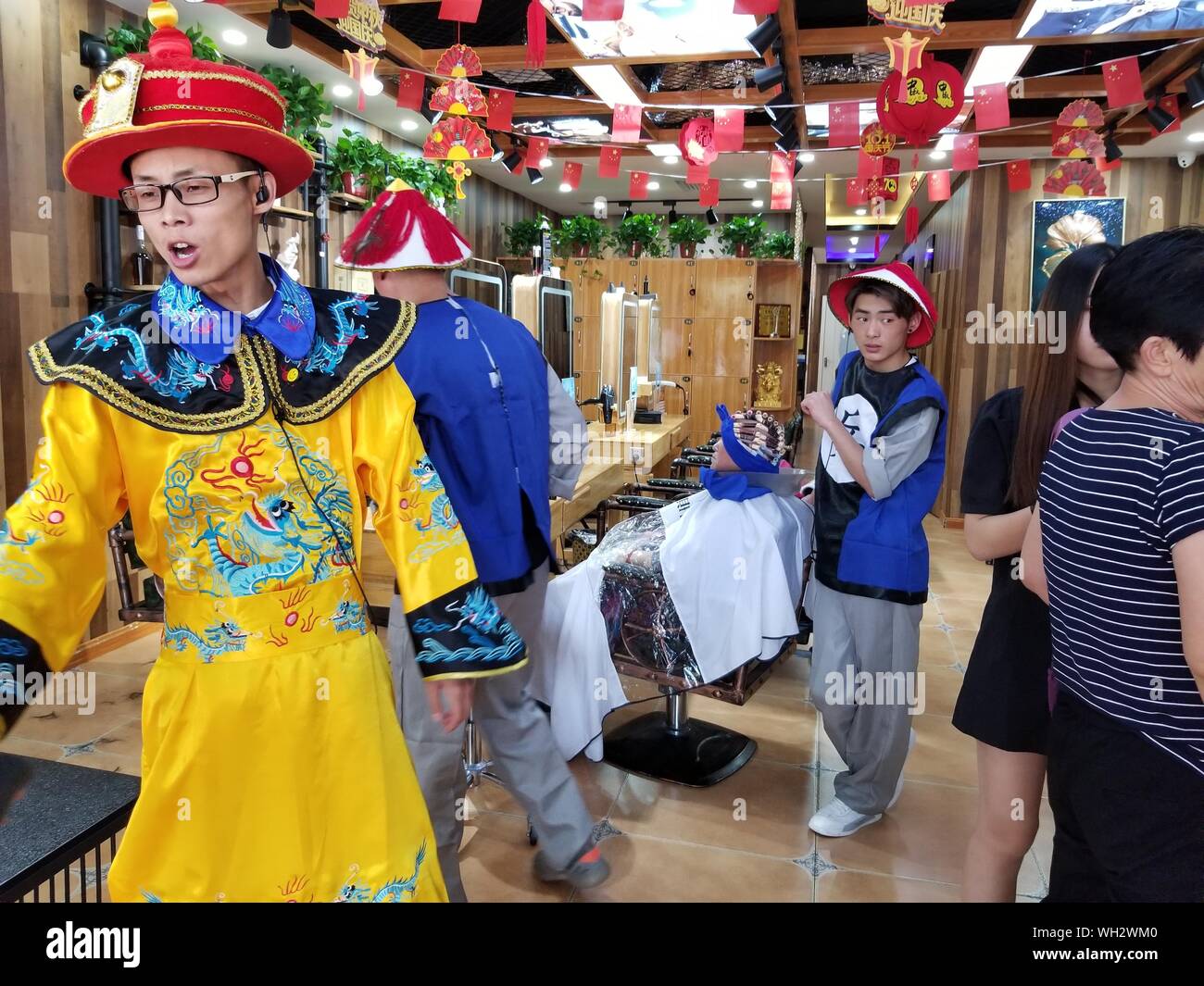 Xi'An, Xi'an, China. 2nd Sep, 2019. Xi'an, CHINA-A shop assistant and a ...