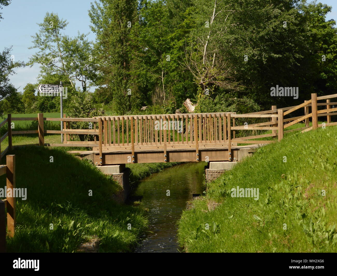 Footbridge over stream architecture hi-res stock photography and images ...