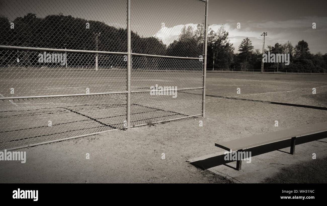 Empty baseball field hi-res stock photography and images - Alamy