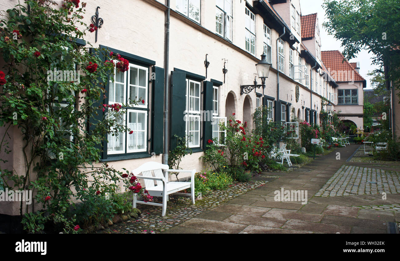 Flower courtyard and benches hi-res stock photography and images - Alamy