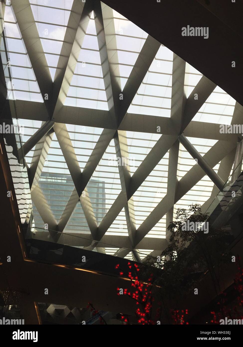 Grid ceiling hi-res stock photography and images - Alamy