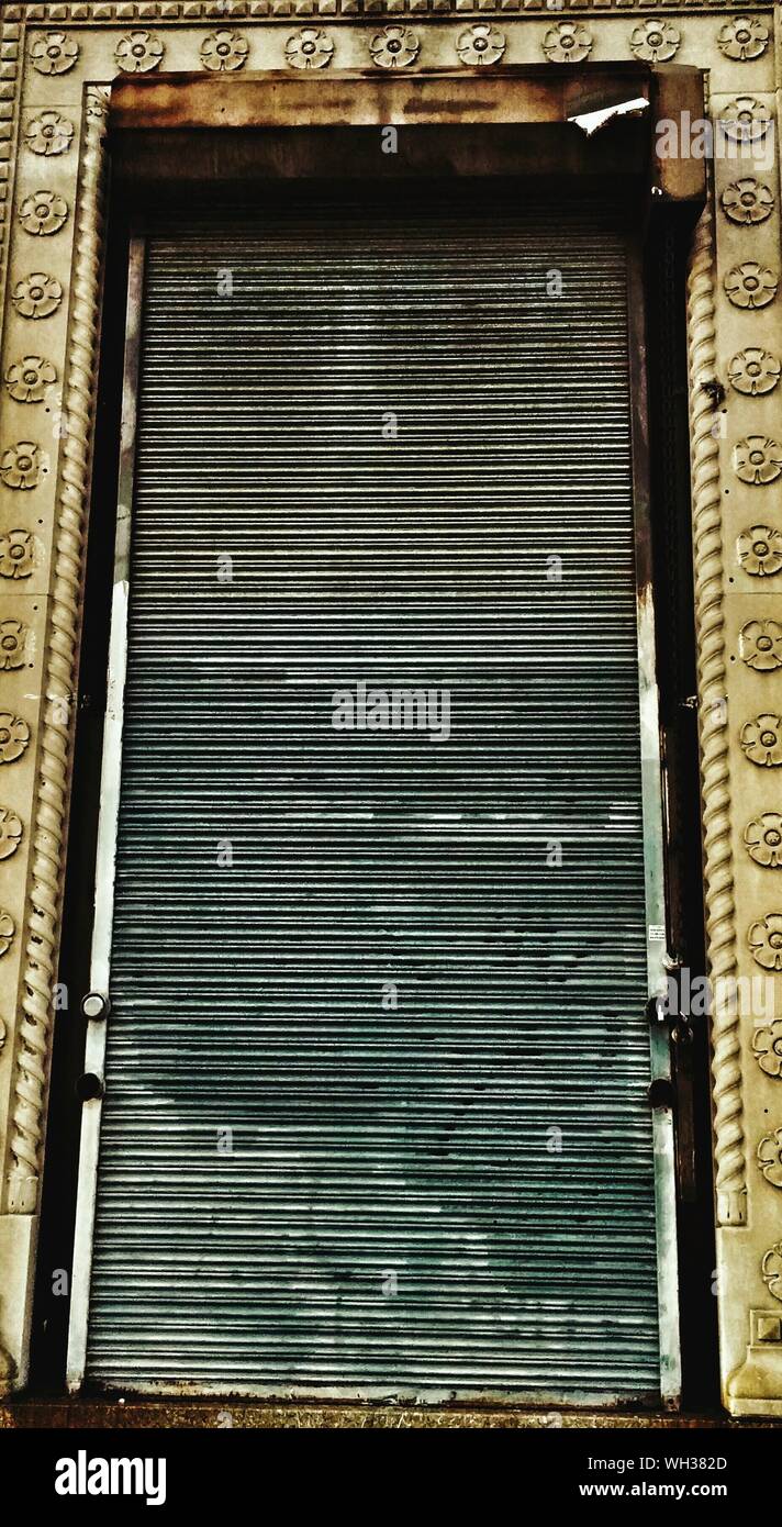 Closed shutter store architecture hi-res stock photography and images ...