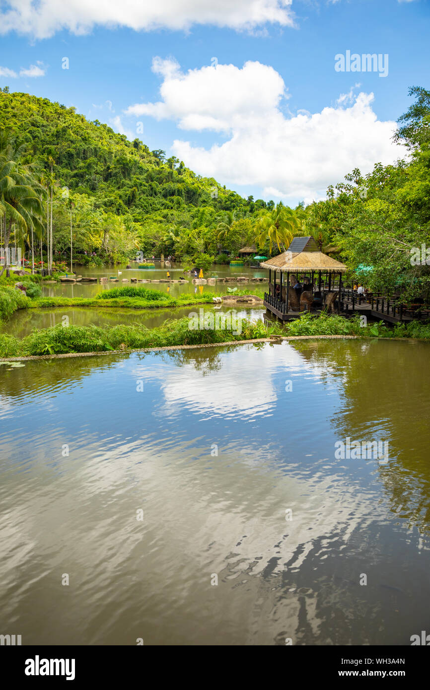 Yanoda rain forest in park next to Sanya, Hainan, China Stock Photo - Alamy