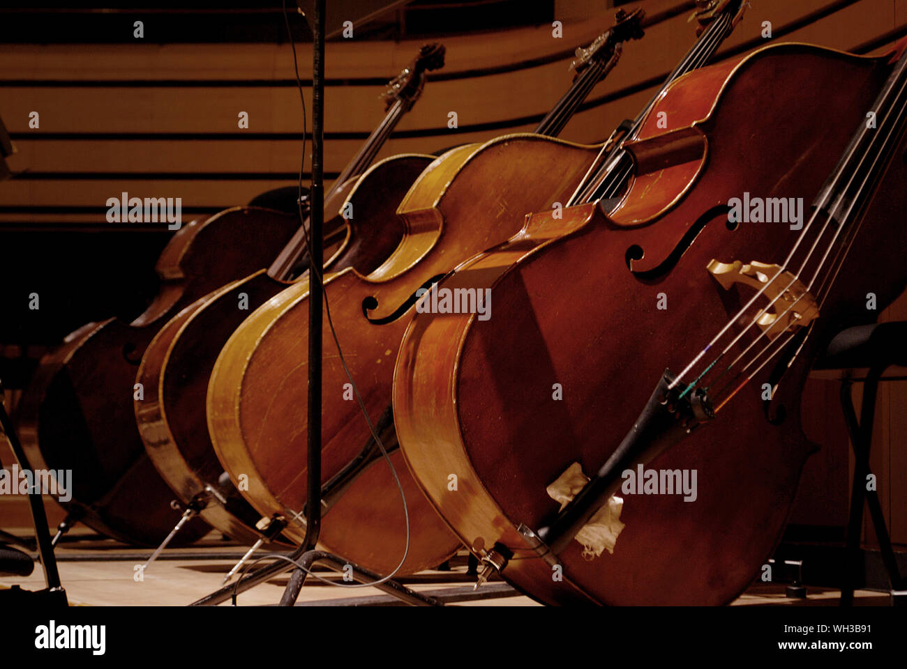 Guitars hi-res stock photography and images - Alamy