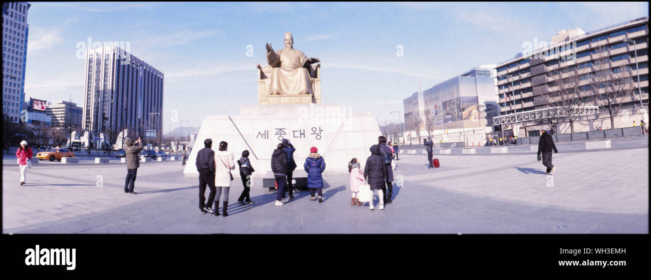 Group of statue hi-res stock photography and images - Alamy