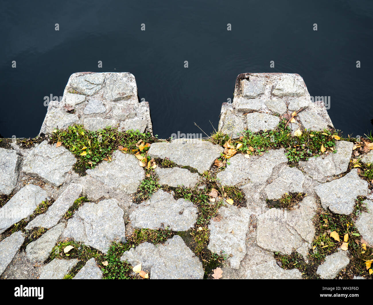 High stone structure hi-res stock photography and images - Alamy