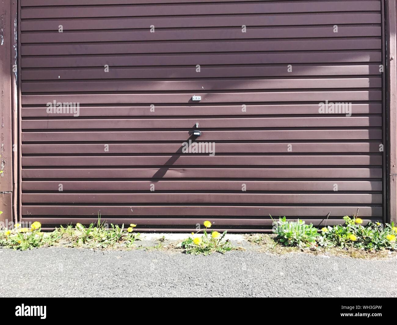 Brown shutter hi-res stock photography and images - Alamy