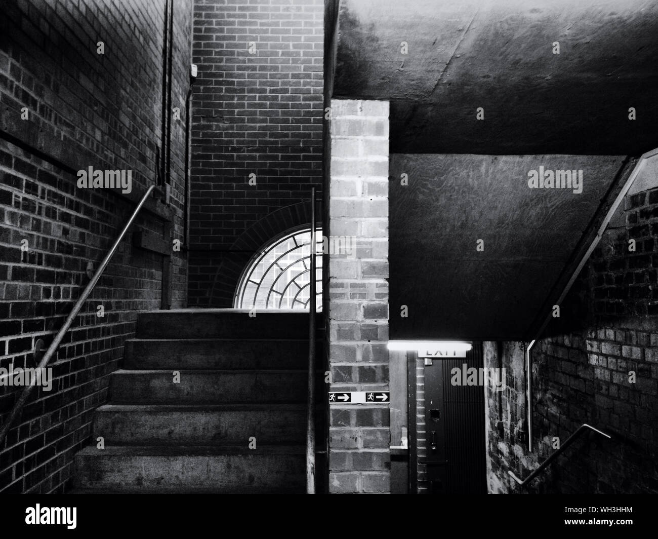 Old building steps hi-res stock photography and images - Alamy