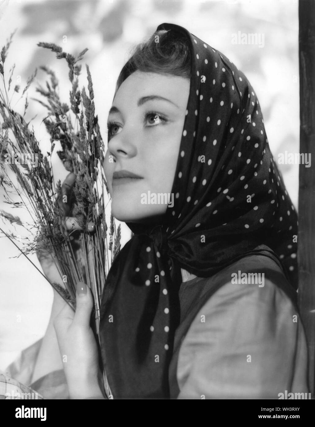 GLYNIS JOHNS portrait as Anna in Hutterite costume 49TH PARALLEL 1941 ...