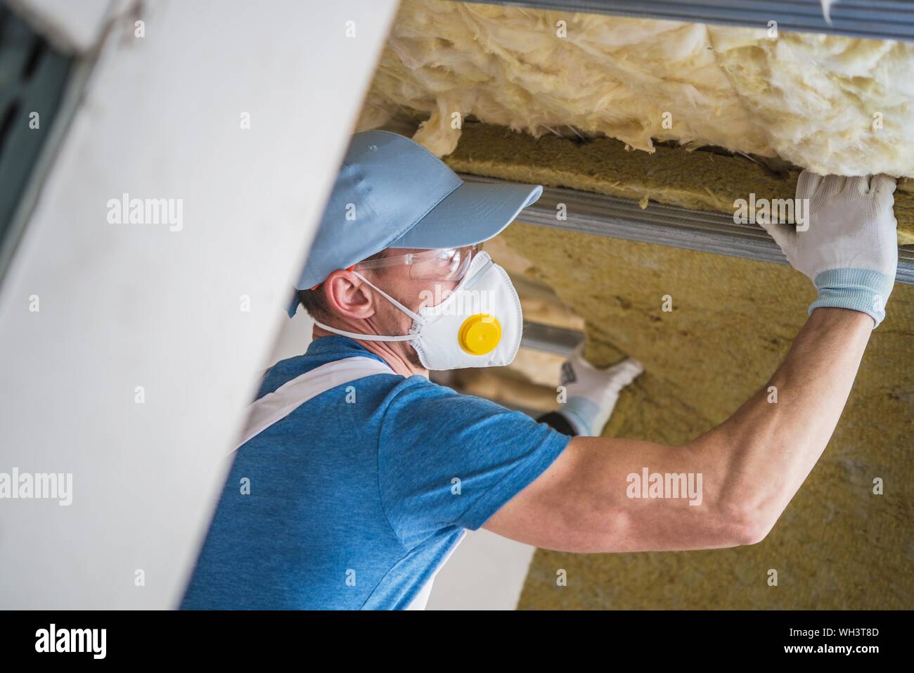 Insulating the home hi-res stock photography and images - Alamy