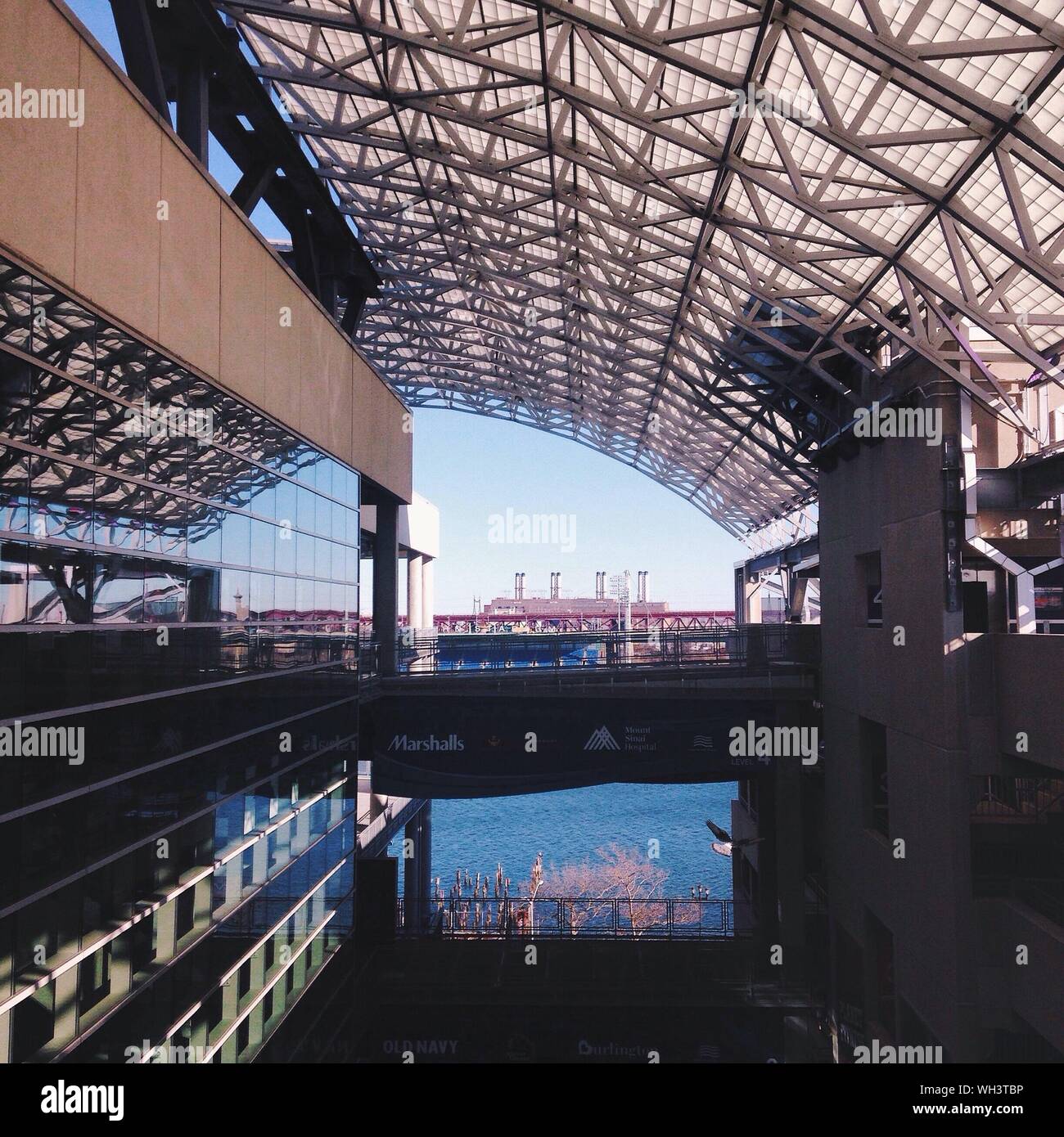 Interior of modern building hi-res stock photography and images - Alamy