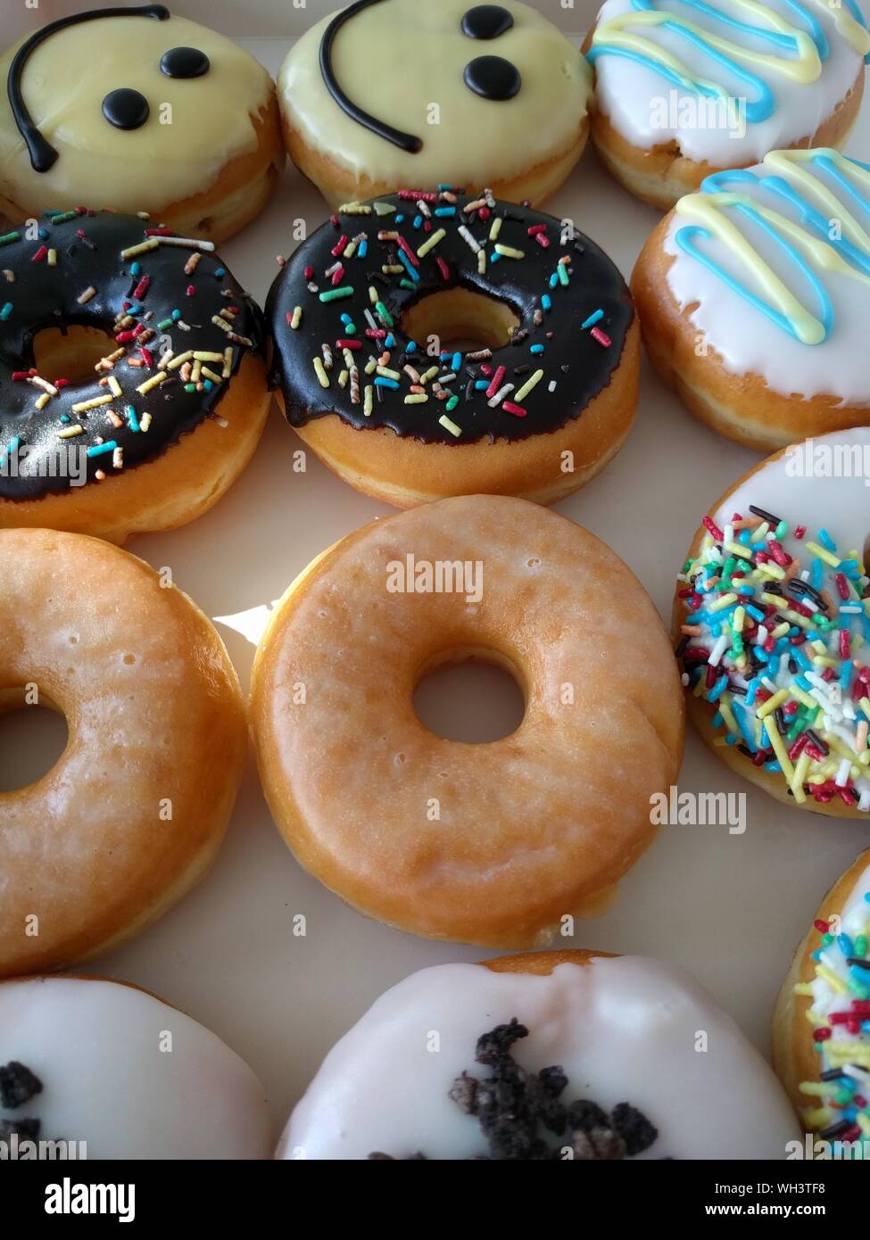 Donut Smiley Face Stock Photos & Donut Smiley Face Stock Images - Alamy