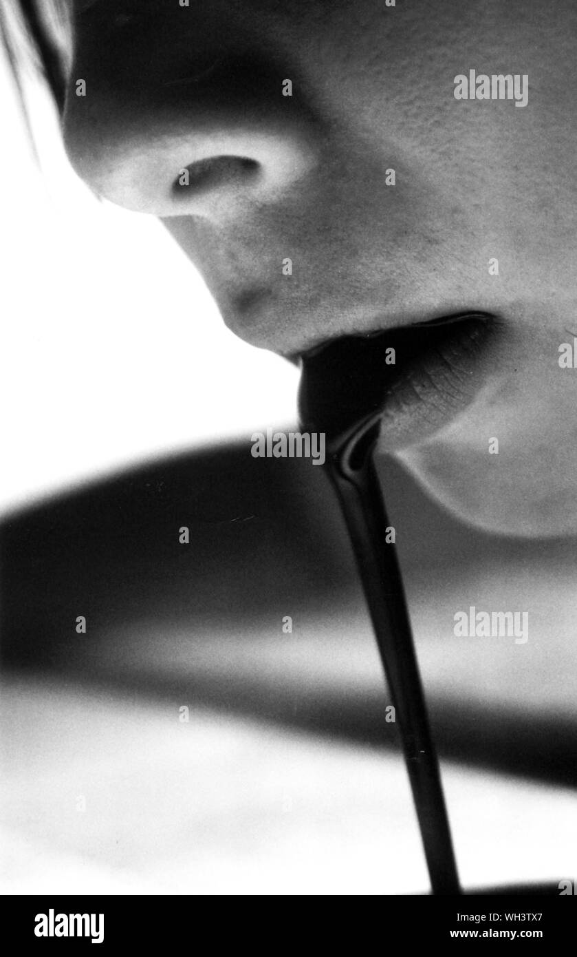 Spitting woman hi-res stock photography and images - Alamy