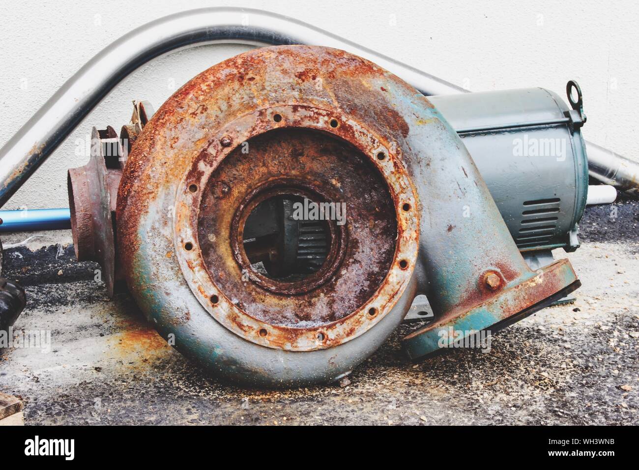 Rusty metal scrap hi-res stock photography and images - Alamy