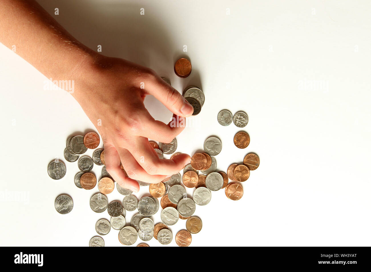 Hand counting coins hi-res stock photography and images - Alamy