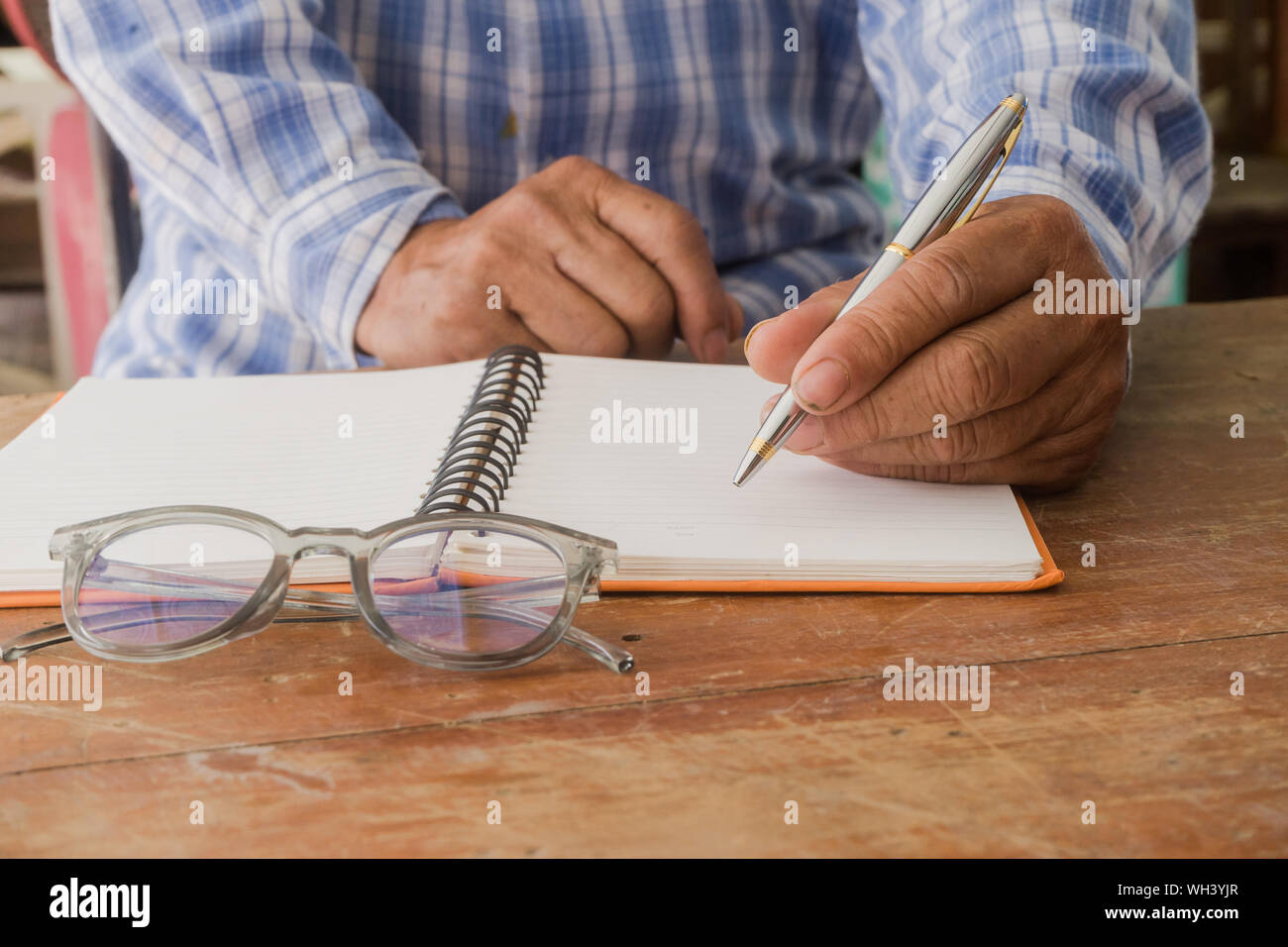 Man pen paper book hi-res stock photography and images - Alamy