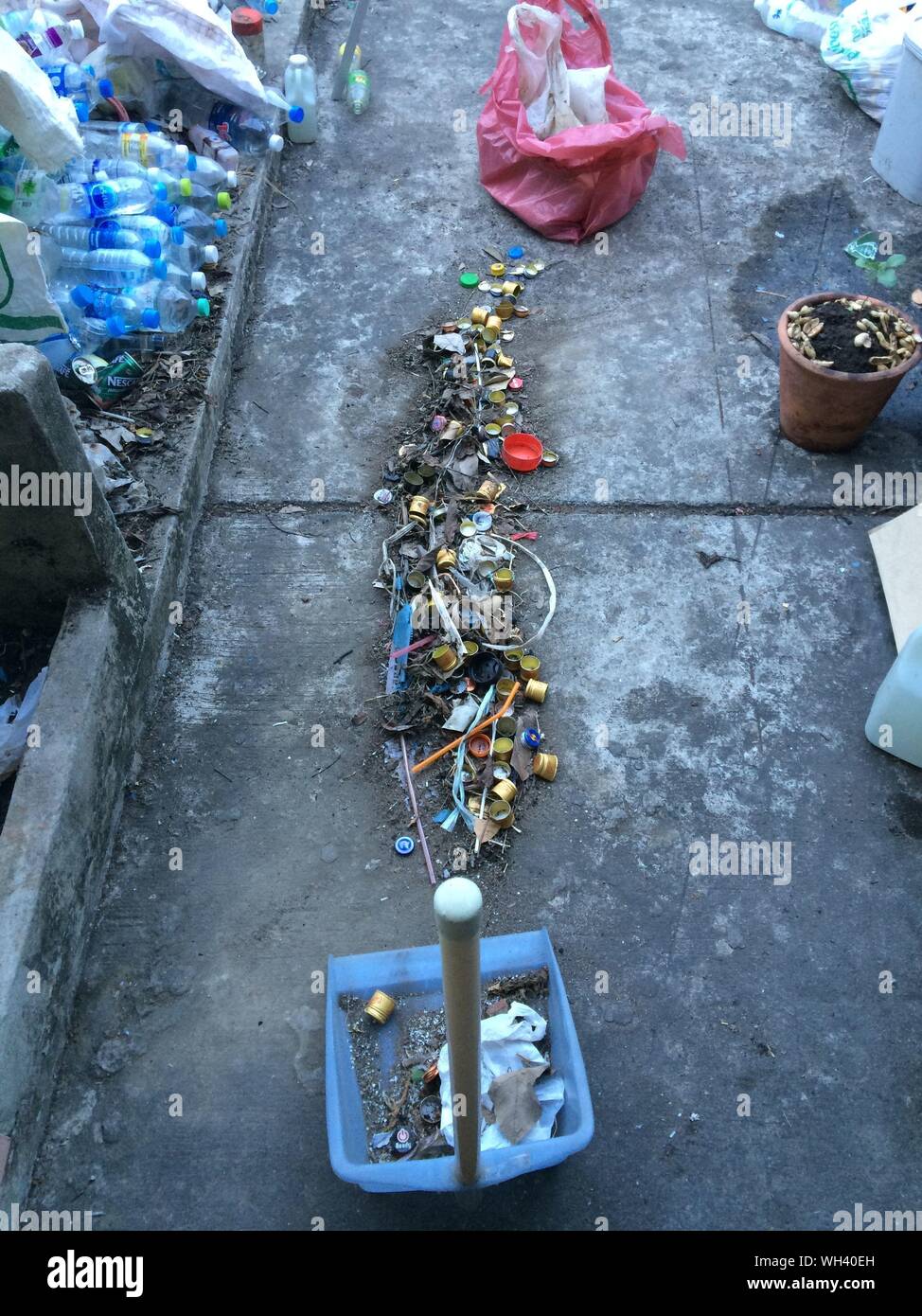 Messy environment hi-res stock photography and images - Alamy