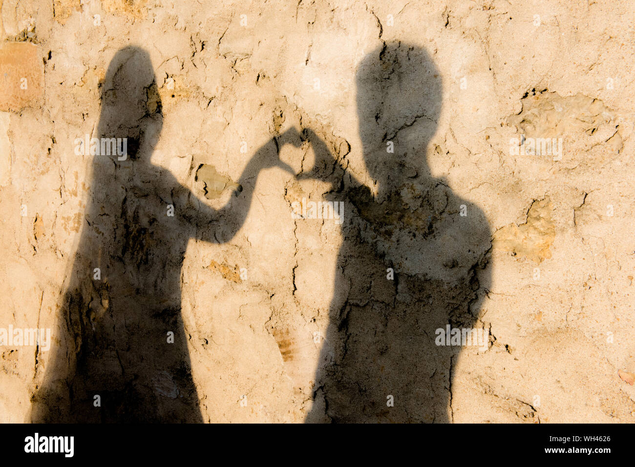 Wedding couple shadow hi-res stock photography and images - Alamy