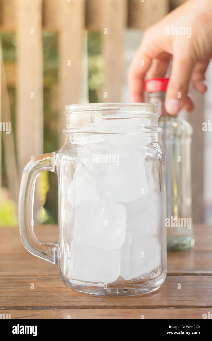 Hand Holding Ice Cubes High Resolution Stock Photography and Images - Alamy